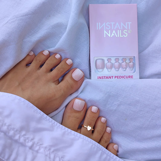Instant Nails | Press On Instant Nails: Pedichiură perfectă în minute!